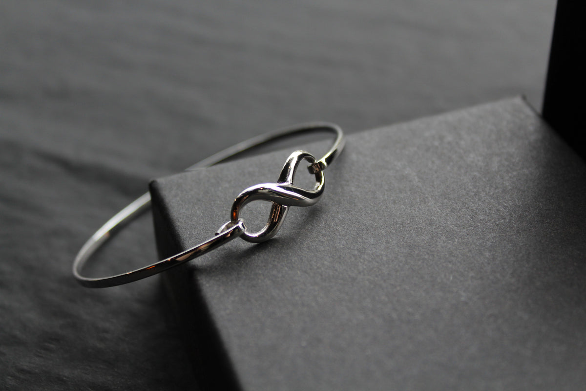 Infinity Circular Bangle – Swax Jewellery Barmouth